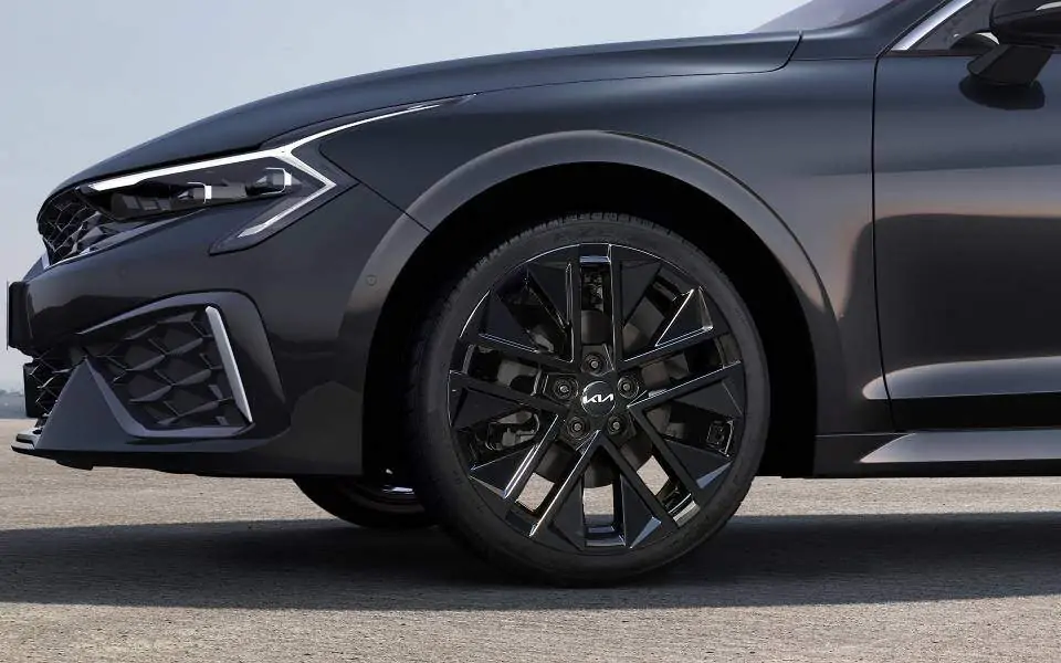 Aljabr Trading Company Showcases the 2024 Kia K5 at View Mall in Riyadh ...